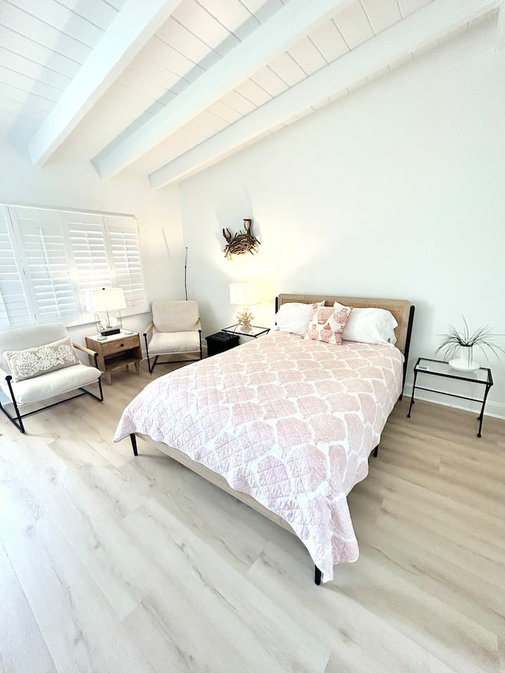 Casa Mar 27 Studio Pool View - Steps To Beach - Siesta Key, FL