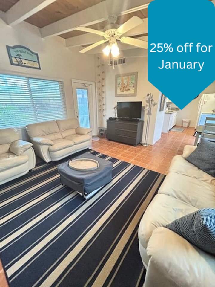 Casa Mar 67 Studio ; Pool View - Courtyard Stay - Siesta Key, FL