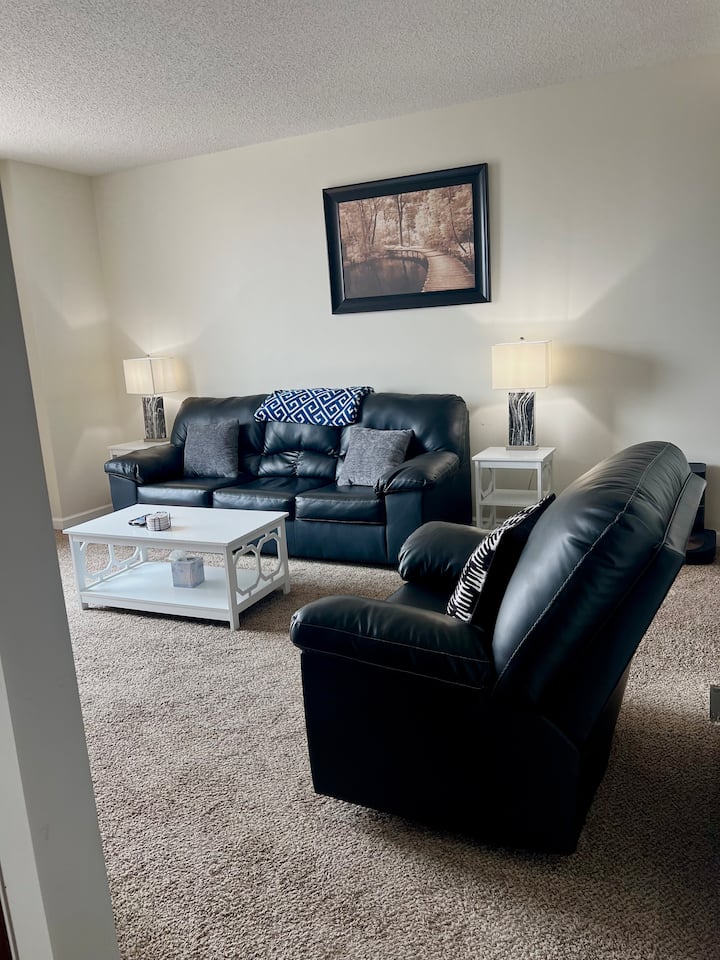 Classy  Downtown 1 Bed Condo, Free Parking Garage - Grand Island, NE