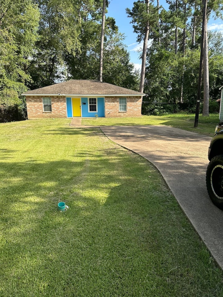 Yellow Door Home By Hospitals - Lufkin, TX