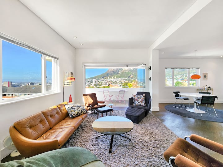 Best Views Designer Apartment *No Loadshedding* - Camps Bay