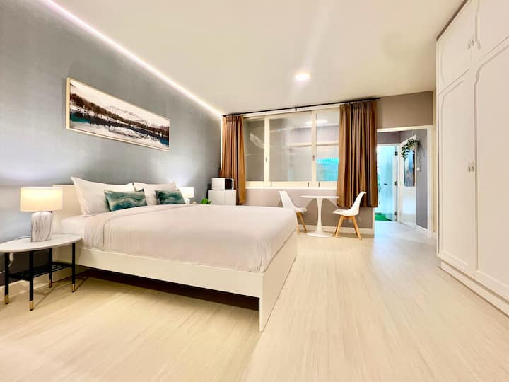 M78 | 3bedrooms/ 2bath Room/ Bts Asok For 8 Ppl - Bangkok