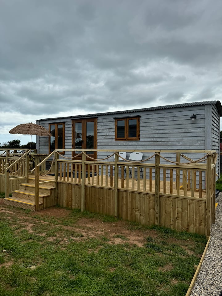 Luxury Shepherd’s Hut - Brixham
