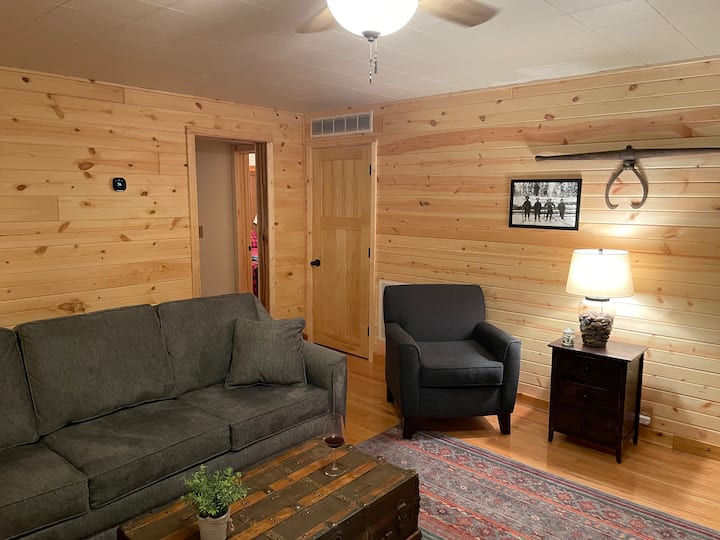 Cozy Lumberjack Cottage - Mirror Lake, Drummond