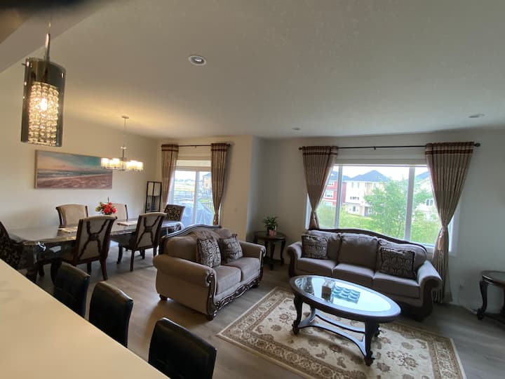 Home Beside Canal, Near Airport - Airdrie