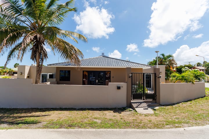 Familiehuis In Het Hart Van Curaçao (6 Personen) - Curaçao