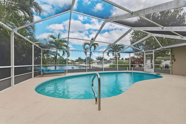 Waterfront Pool Home - 8ppl 4br - Pinellas Park, FL