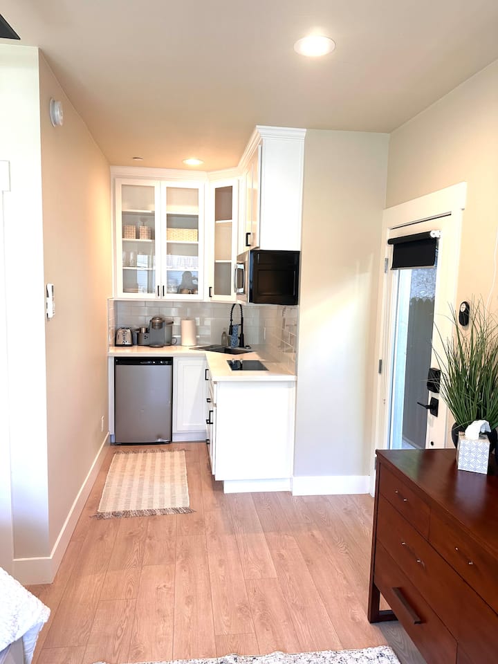 Brand New Midtown Studio M - Sacramento, CA