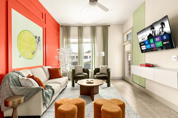 Riverwalk Suite | Gym | Pool | Walkable | Pearl - San Antonio, TX