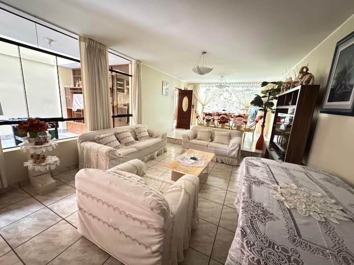 Espaciosa Y Cómoda Casa Hospedaje - Confortable - Cajamarca, Perú