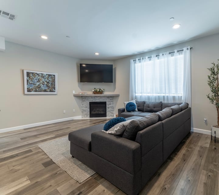 Universal Retreat-centrally Located, Sleeps 8 - Burbank, CA