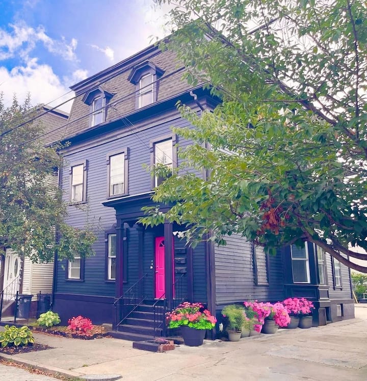 Free Parking | Washer + Dryer | Hip Location! - Rhode Island