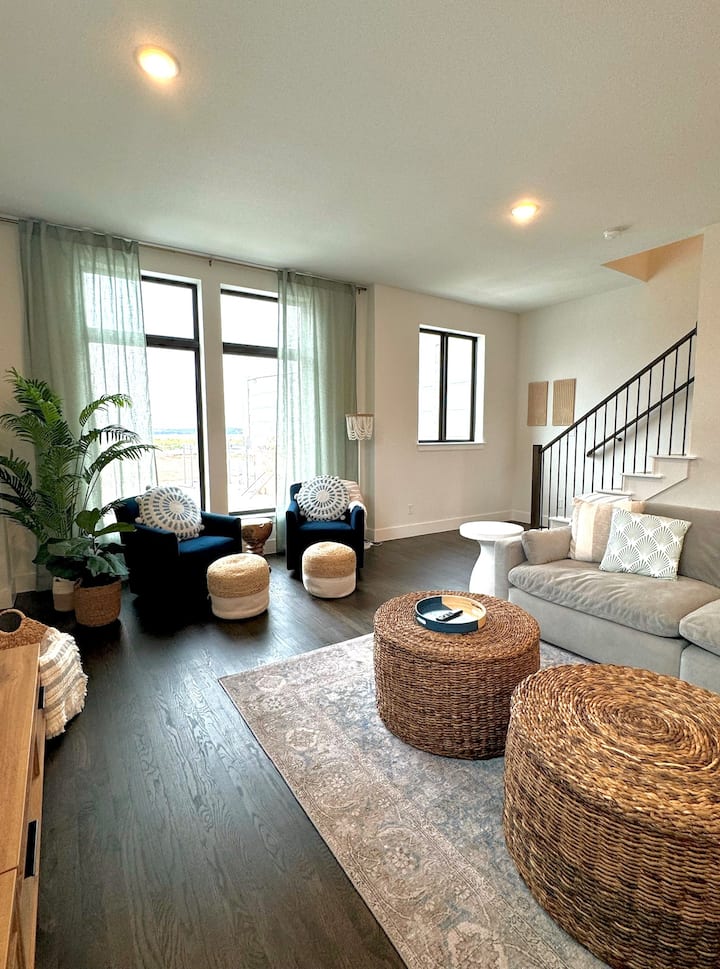 Brand New! Lakefront*walk2lake*waterview*soaktub - Garland, TX
