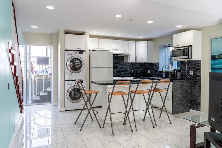 Detached Guest House In Central Vancouver! - Burnaby