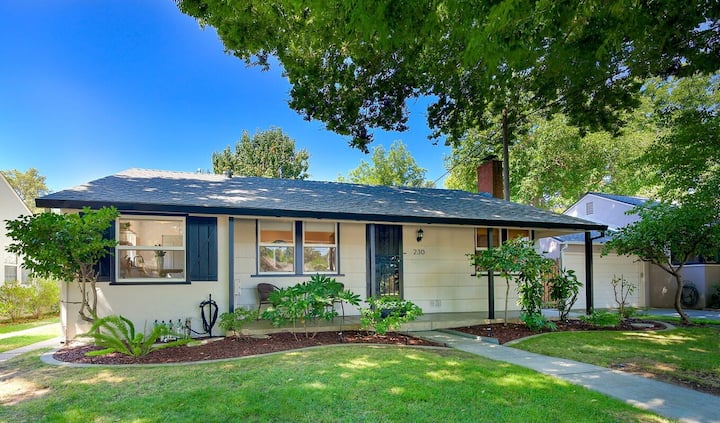 Charming Mid-century Modern W/ Brand New Kitchen - サクラメント, CA