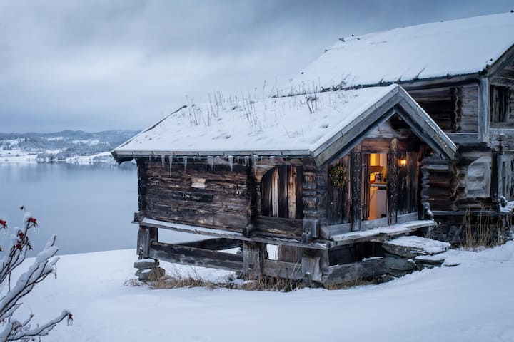 Lita Hytte I Solfylt Gårdstun. - Norway