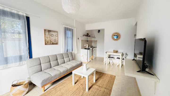 Greek Island Stay | Pool, Bar & Walk To Everything - Koutouloufari