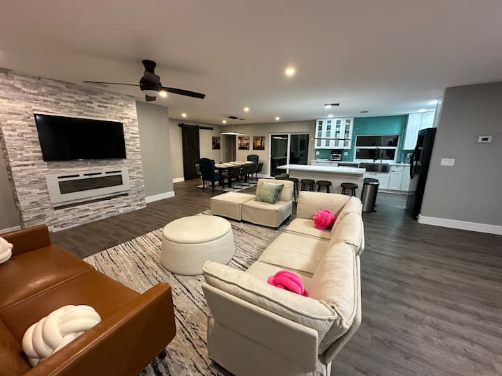 Beacon Landing. Open Modern Canal&pool, Sleeps 10 - Port Charlotte, FL