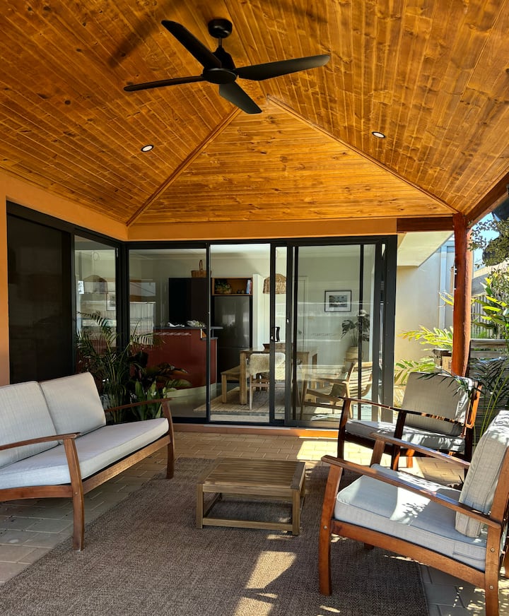 Number 11 Golf & Coastal Escape 4br Walk To Course - Dunsborough