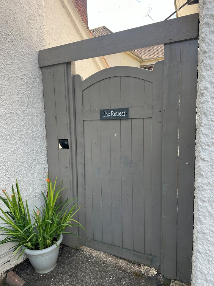 The Retreat, Lovely 1 Bedroom Annexe - Farnham