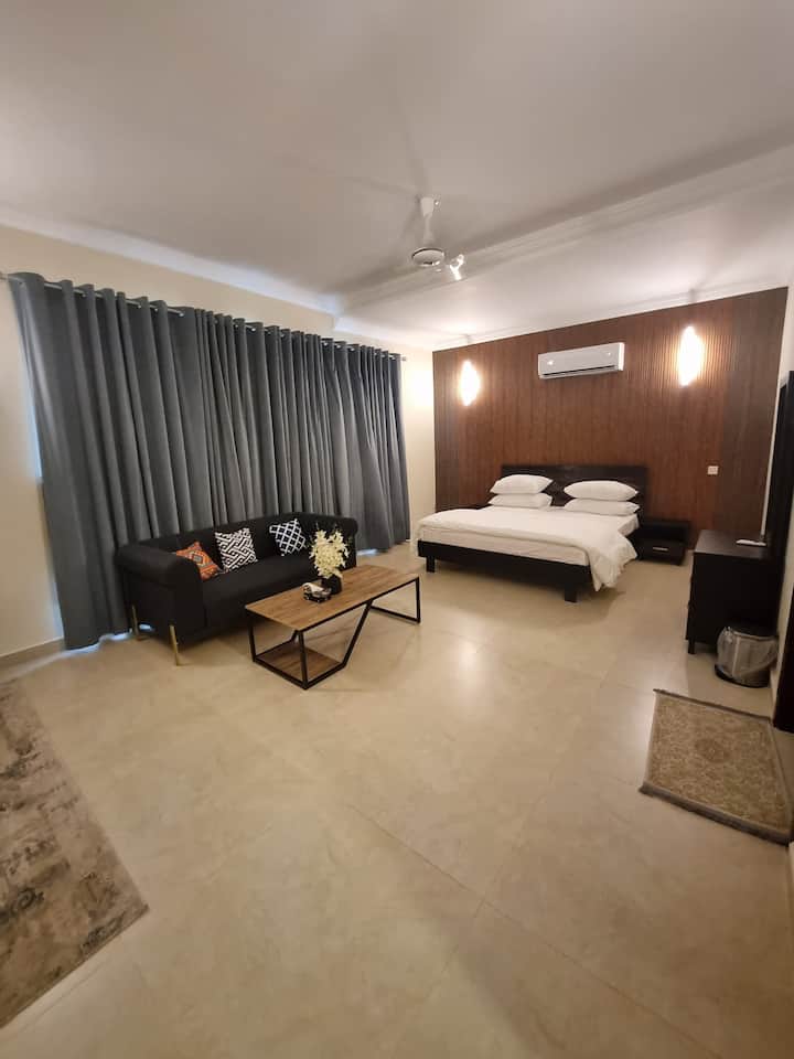 5 Bedrooms Luxury Villa - Karachi