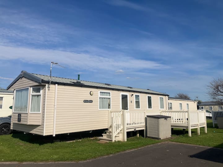 Clean, Cosy & Homely 3 Bedroom Caravan, N Wales - Towyn