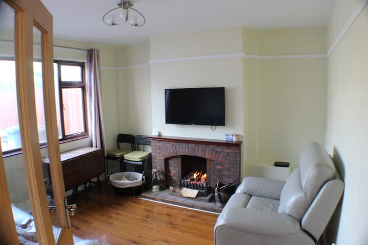 5+ Guest, 3 Bedroom House - Newcastle