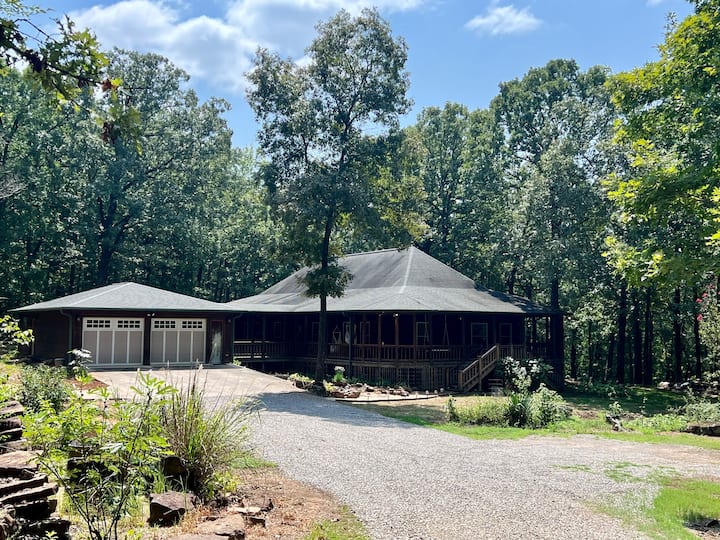 Whitetail Haven, Cabin Retreat In The Woods - Clarksville, AR