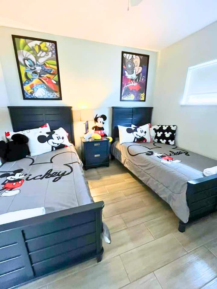 Sunshine Haven: Poolside Bliss |Universal|gameroom - Orlando