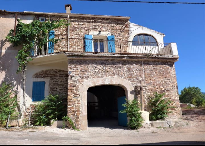 Maison Vigneronne Située Au Calme Dans Un Hameau - Lac du Salagou