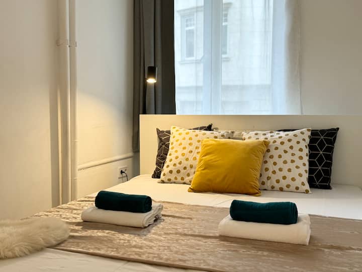 Stylish Modernist Home With Ac+tv @Gellert Hill - Budapest