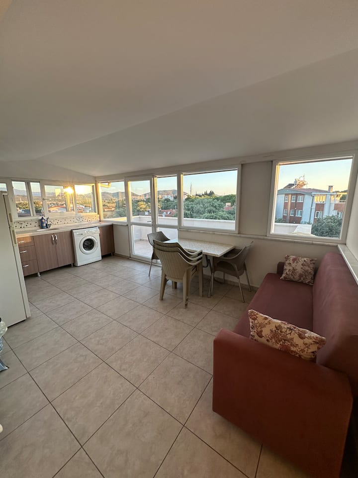 Teraslı 1+1 65 M2 Eşyalı Daire - Akçay