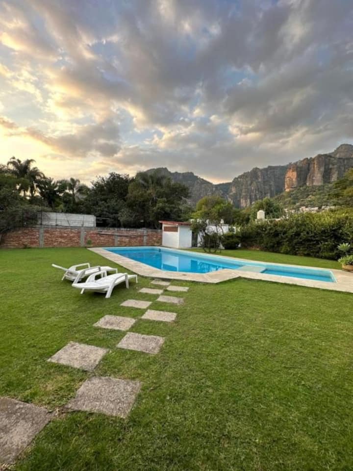 Casa Con Gran Ubicación Y Vista. - Tepoztlán