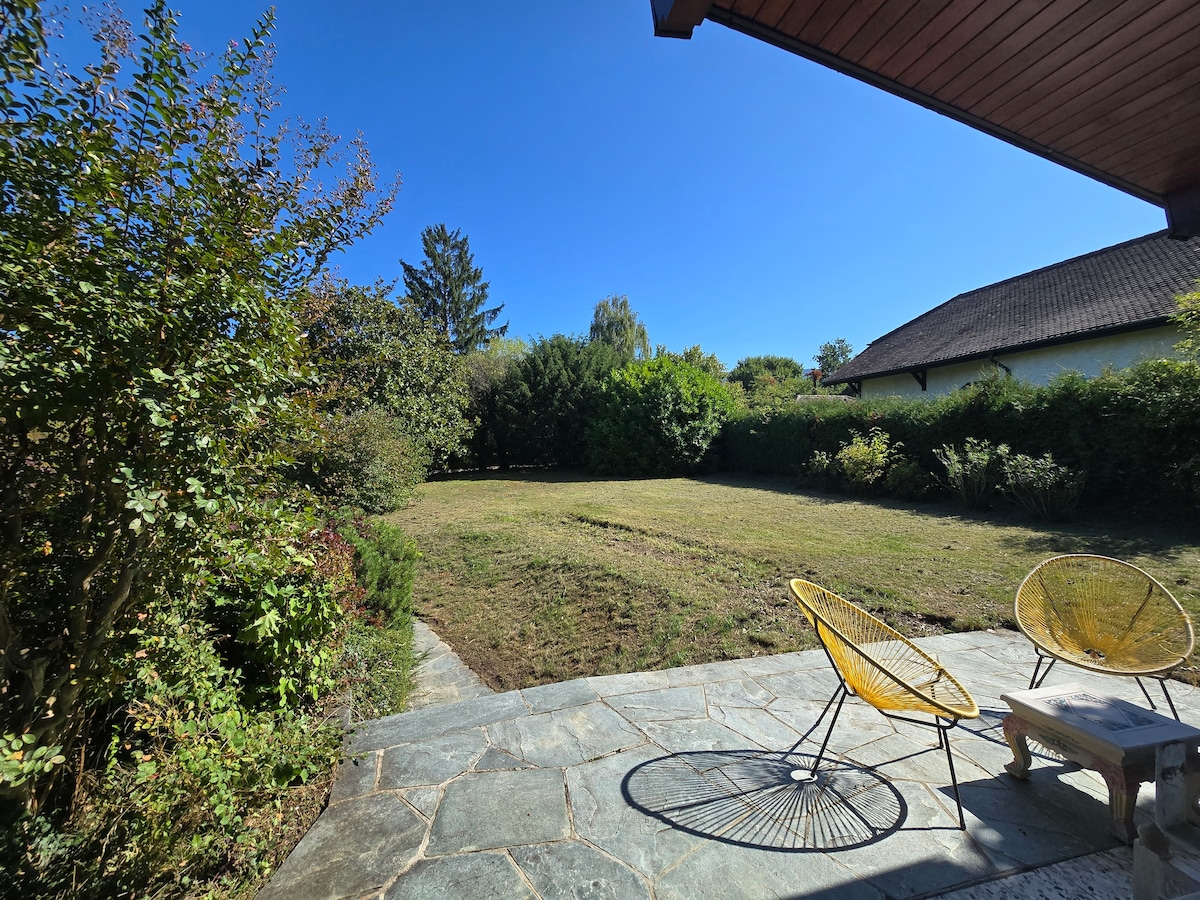 Charmante villa avec terrasse et jardin arboré - Maisons à louer à Plan ...