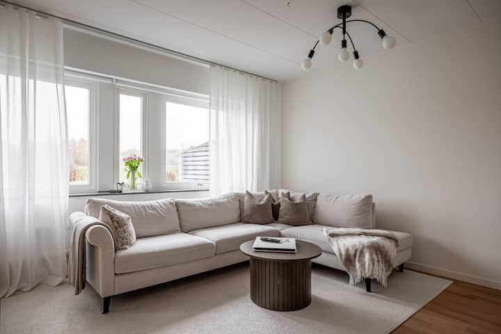 Modern 2 Bed Flat In Skövde. - Skövde