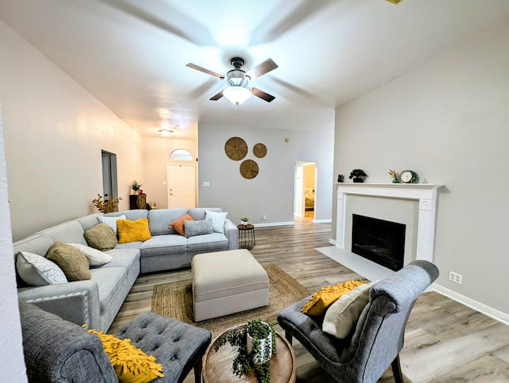 Cowboy Moon- 12 Mi Airport- 5 Mi Seaworld- King Bd - SeaWorld San Antonio, San Antonio