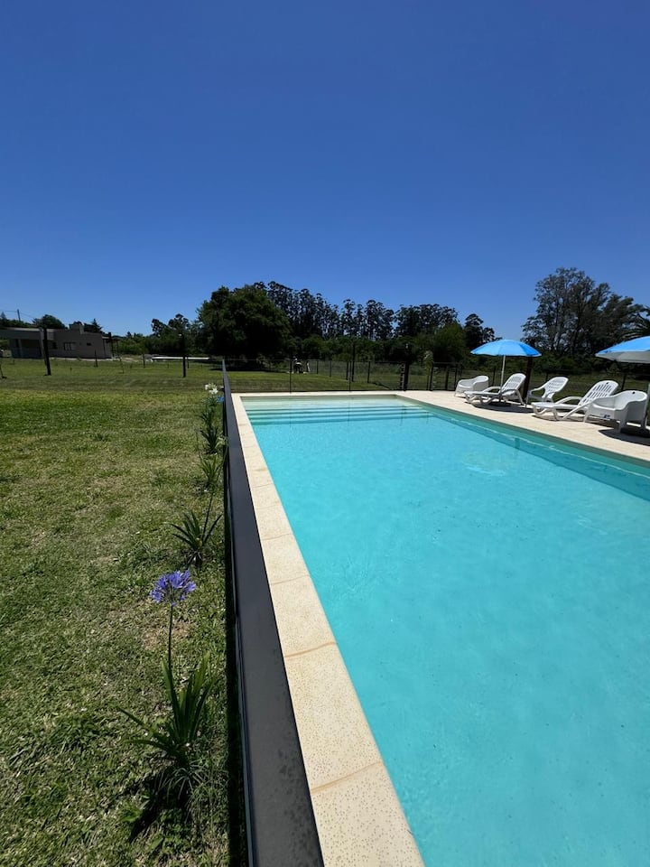 Cabañas Con Piscina. Cerca Del Rio Y De Las Termas - Colón