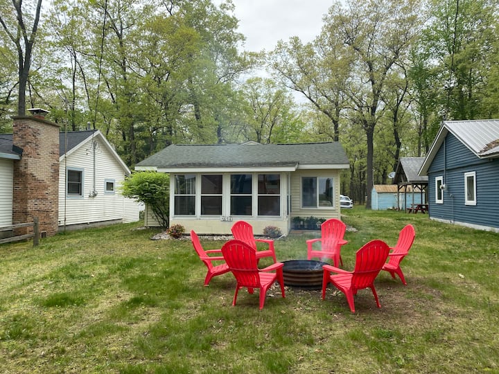Lou’s Cottage At Big Star Lake - Baldwin, MI