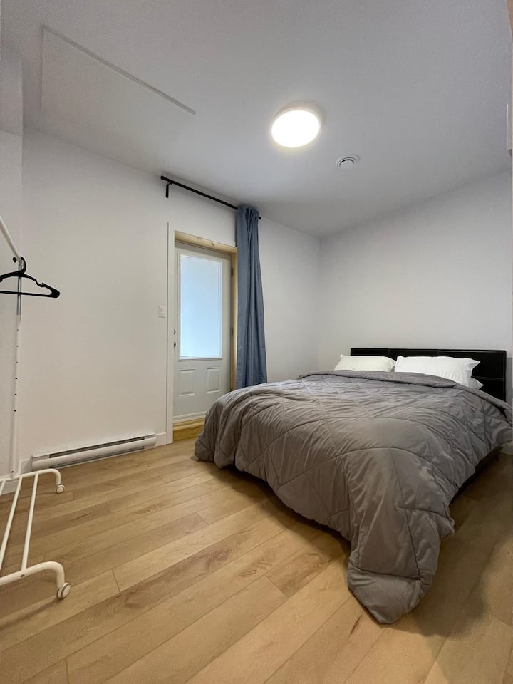 Beautiful 1 Bedroom Apartment. -