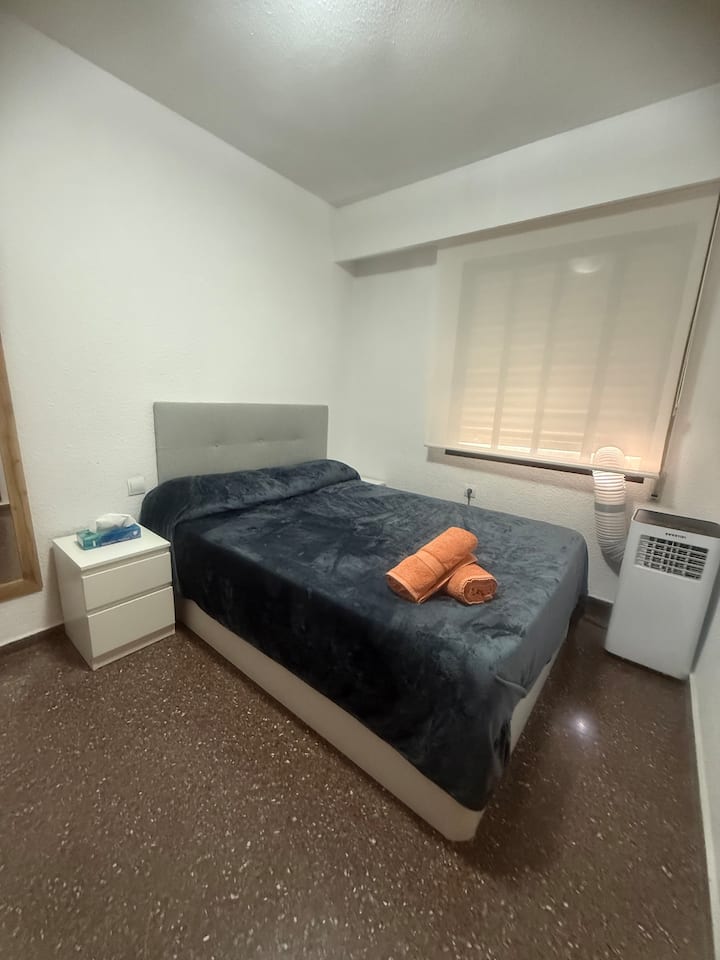 Habitación Cómoda Y Acogedora C/aire Acondicionado - Valencia