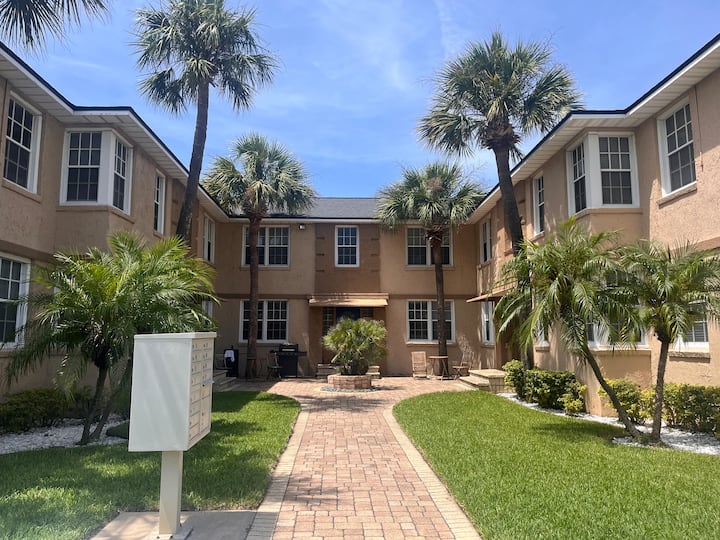 The Beach Retreat - Jacksonville Beach, FL