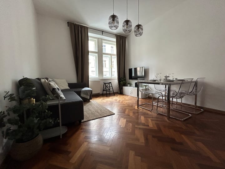 Comfy Home For 4 With Private Parking Spot! - Prague