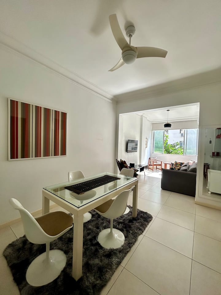 Quadra Da Praia De Copa. Posto 6. - Ipanema