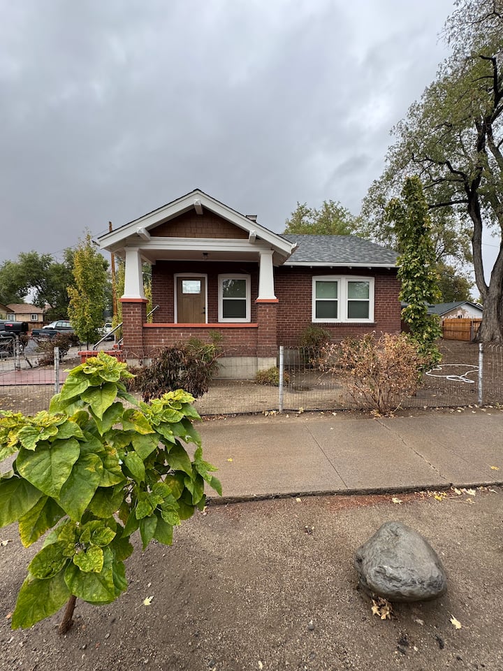 Tastefully Remodeled Brick Bungalow 1 Block To I80 - Reno, NV