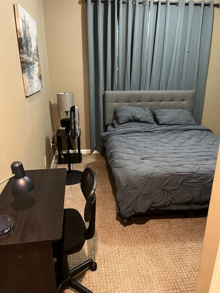 Junior Master’s Br/private Bath. - Stockton, CA