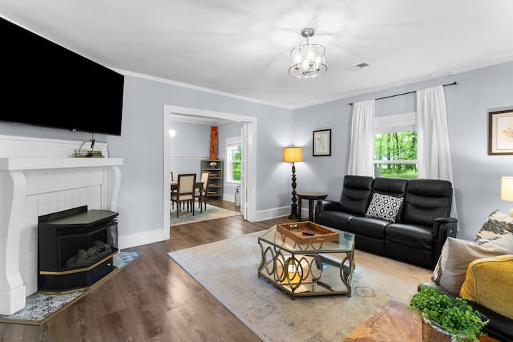 Updated 3br Bungalow | Deck + Walk To Park - Columbia, SC