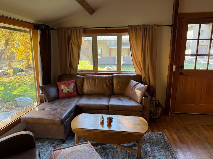 Charming Rattlesnake Creekside Cabin, Pet Friendly - Missoula, MT