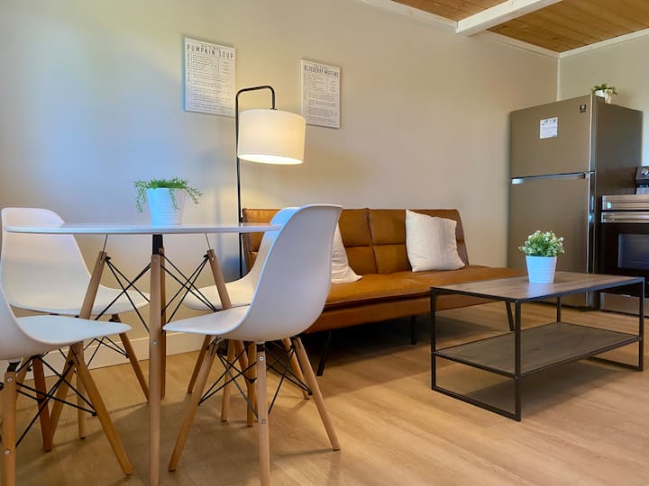 Bayfield Retreat • Near Grand Bend • Pool+hottub 1 - Bayfield