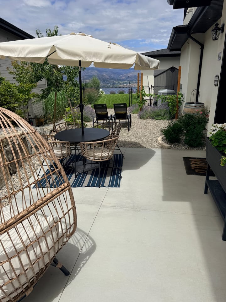 Vino Villa | Luxury Lakeview, King Bed, 2bd, Quiet - Kelowna