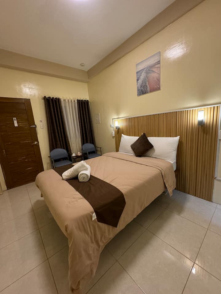 Deluxe Rm3 @ Villa Salome Resort - Tiwi